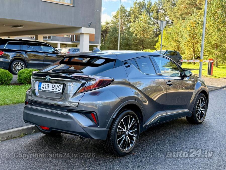 Grey Toyota C-HR 2017 in Tallinn, with an engine capacity of 1.80 L and mileage of 97 thousand km for 16990 €, photo 7 on AUTOMOTO.COM.LV