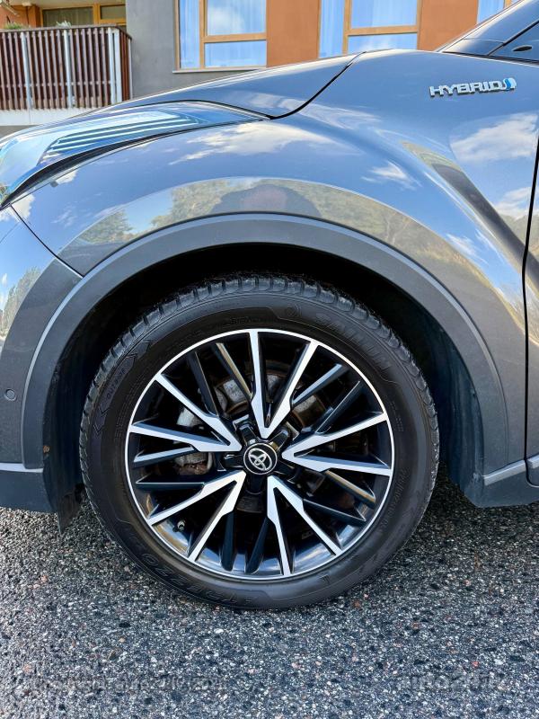 Pelēks Toyota C-HR 2017 Tallina, ar dzinēja tilpumu 1.80 L un nobraukumu 97 tūkst. km par 16990 €, foto 9 vietnē AUTOMOTO.COM.LV