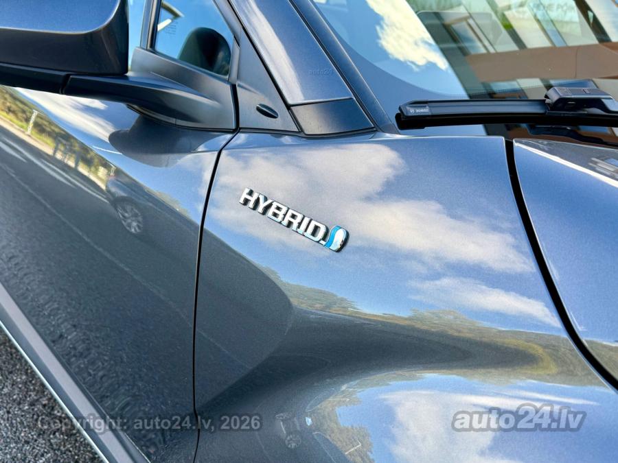 Grey Toyota C-HR 2017 in Tallinn, with an engine capacity of 1.80 L and mileage of 97 thousand km for 16990 €, photo 11 on AUTOMOTO.COM.LV