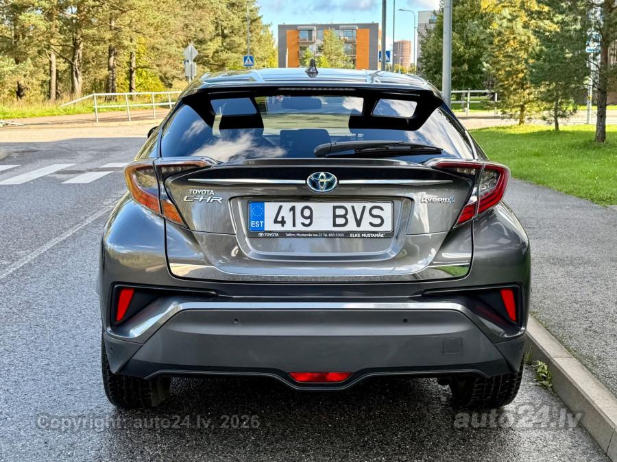 Grey Toyota C-HR 2017 in Tallinn, with an engine capacity of 1.80 L and mileage of 97 thousand km for 16990 €, photo 14 on AUTOMOTO.COM.LV