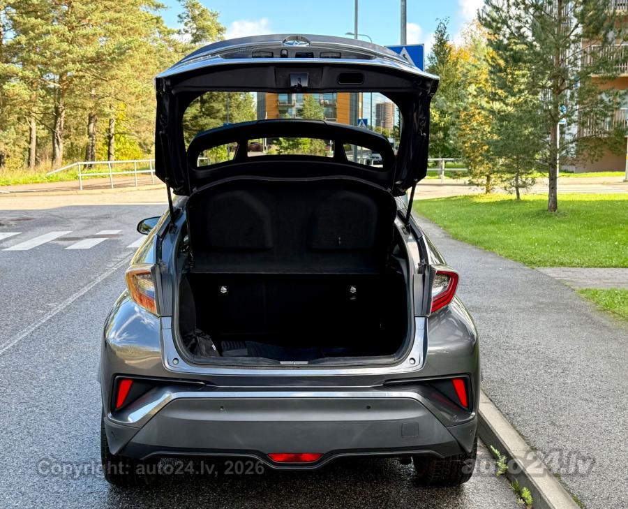 Grey Toyota C-HR 2017 in Tallinn, with an engine capacity of 1.80 L and mileage of 97 thousand km for 16990 €, photo 15 on AUTOMOTO.COM.LV