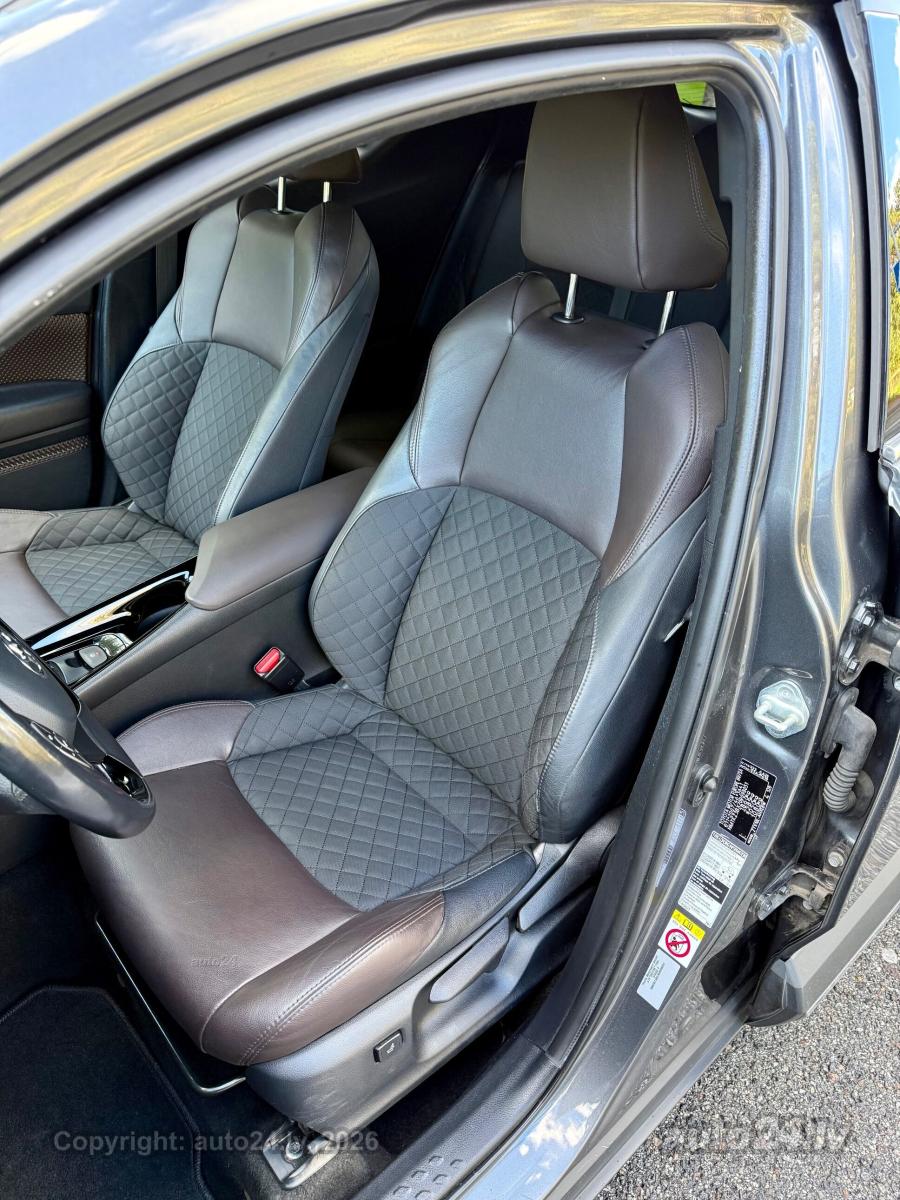 Grey Toyota C-HR 2017 in Tallinn, with an engine capacity of 1.80 L and mileage of 97 thousand km for 16990 €, photo 17 on AUTOMOTO.COM.LV