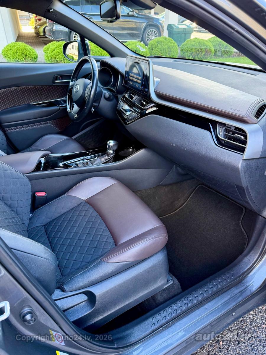 Grey Toyota C-HR 2017 in Tallinn, with an engine capacity of 1.80 L and mileage of 97 thousand km for 16990 €, photo 20 on AUTOMOTO.COM.LV