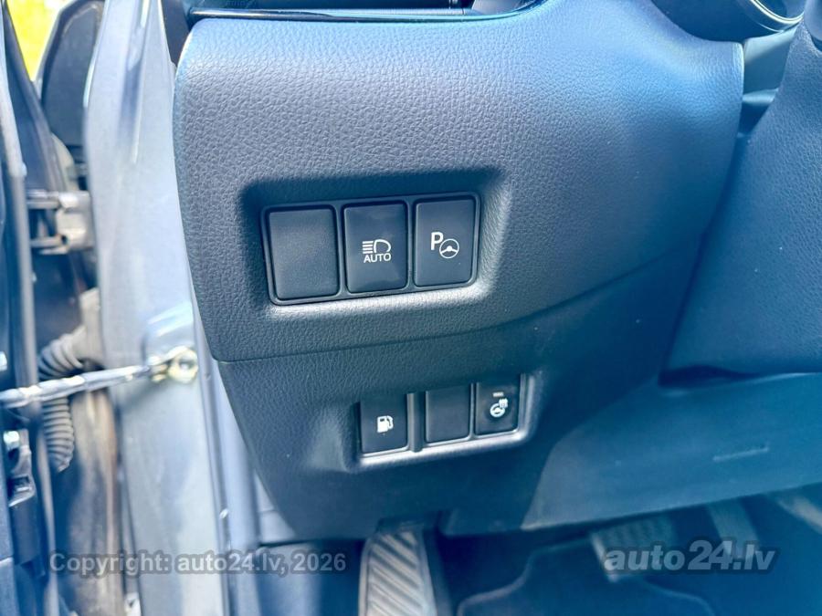 Grey Toyota C-HR 2017 in Tallinn, with an engine capacity of 1.80 L and mileage of 97 thousand km for 16990 €, photo 23 on AUTOMOTO.COM.LV
