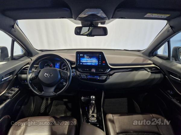 Pelēks Toyota C-HR 2018 Tallina, ar dzinēja tilpumu 1.80 L un nobraukumu 99 tūkst. km par 17290 €, foto 8 vietnē AUTOMOTO.COM.LV