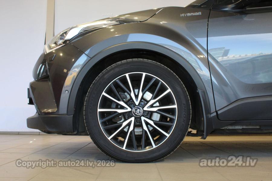 Pelēks Toyota C-HR 2018 Tallina, ar dzinēja tilpumu 1.80 L un nobraukumu 151 tūkst. km par 16490 €, foto 16 vietnē AUTOMOTO.COM.LV