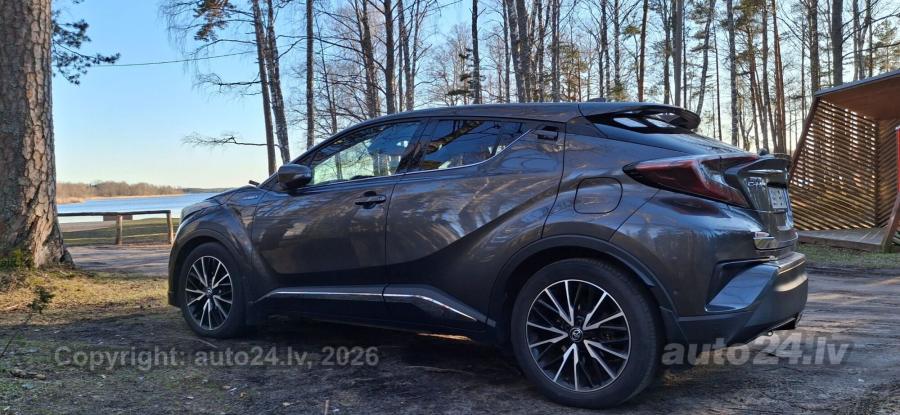 Pelēks Toyota C-HR 2018 Tallina, ar dzinēja tilpumu 1.80 L un nobraukumu 104 tūkst. km par 18500 €, foto 6 vietnē AUTOMOTO.COM.LV