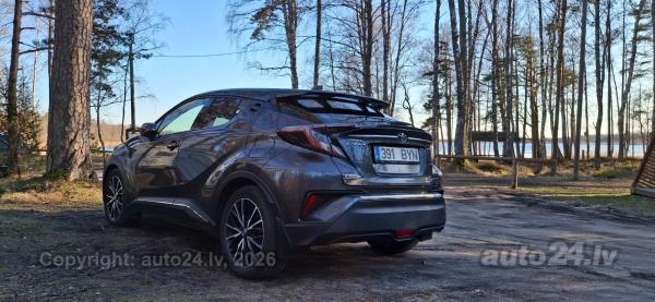 Серый Тойота C-HR 2018 в Таллин, объемом двигателя 1.80 л и пробегом 104 тыс. км за 18500 €, фото 7 на AUTOMOTO.COM.LV