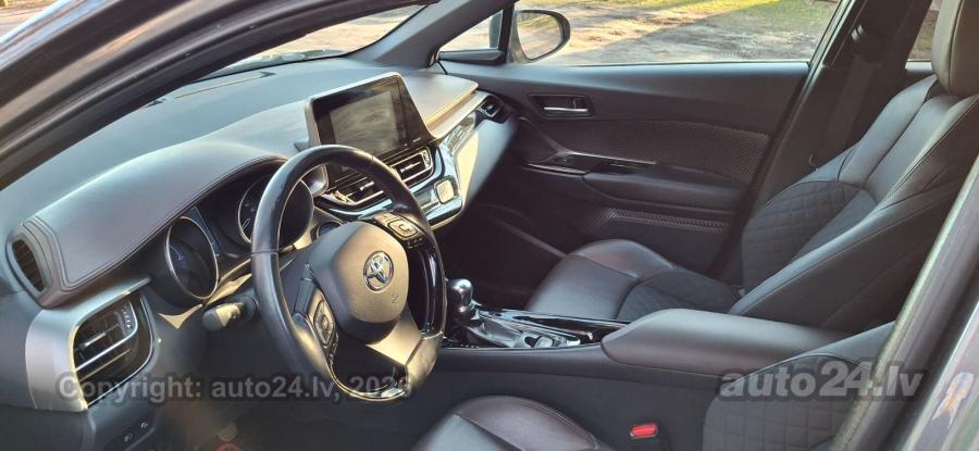 Pelēks Toyota C-HR 2018 Tallina, ar dzinēja tilpumu 1.80 L un nobraukumu 104 tūkst. km par 18500 €, foto 10 vietnē AUTOMOTO.COM.LV