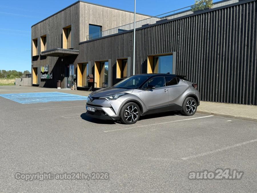 Pelēks Toyota C-HR 2018 Tallina, ar dzinēja tilpumu 1.80 L un nobraukumu 133 tūkst. km par 16590 €, foto 4 vietnē AUTOMOTO.COM.LV