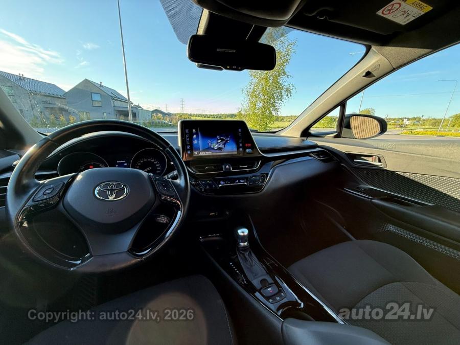 Pelēks Toyota C-HR 2018 Tallina, ar dzinēja tilpumu 1.80 L un nobraukumu 133 tūkst. km par 16590 €, foto 15 vietnē AUTOMOTO.COM.LV