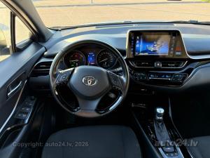 Pelēks Toyota C-HR 2018 Tallina, ar dzinēja tilpumu 1.80 L un nobraukumu 133 tūkst. km par 16590 €, foto 16 vietnē AUTOMOTO.COM.LV