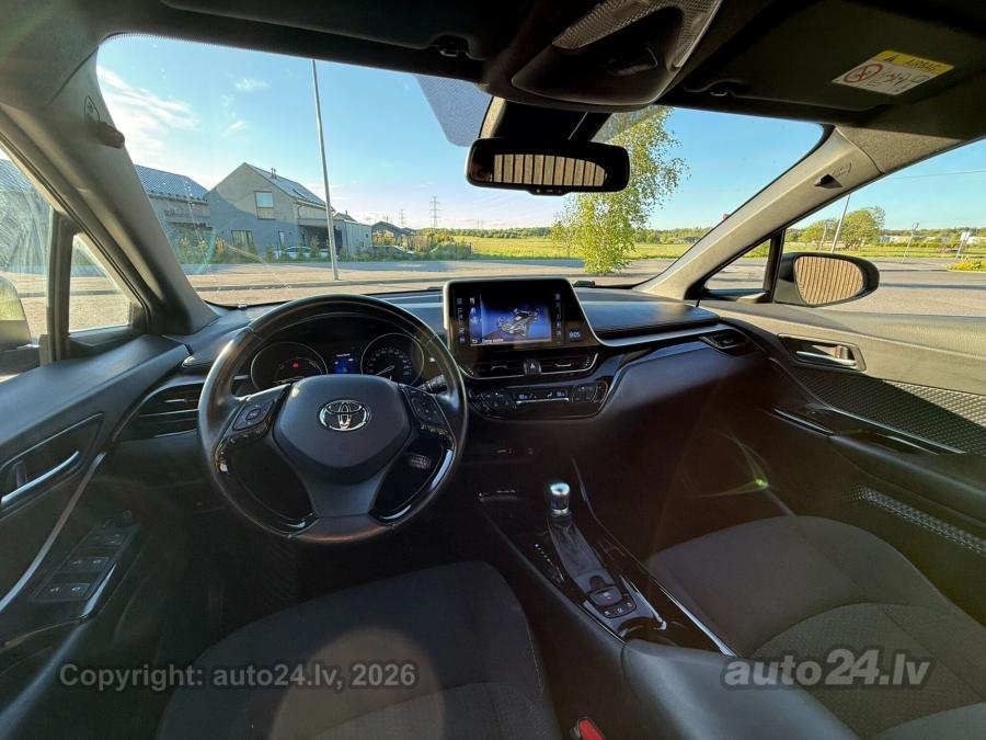 Pelēks Toyota C-HR 2018 Tallina, ar dzinēja tilpumu 1.80 L un nobraukumu 133 tūkst. km par 16590 €, foto 18 vietnē AUTOMOTO.COM.LV