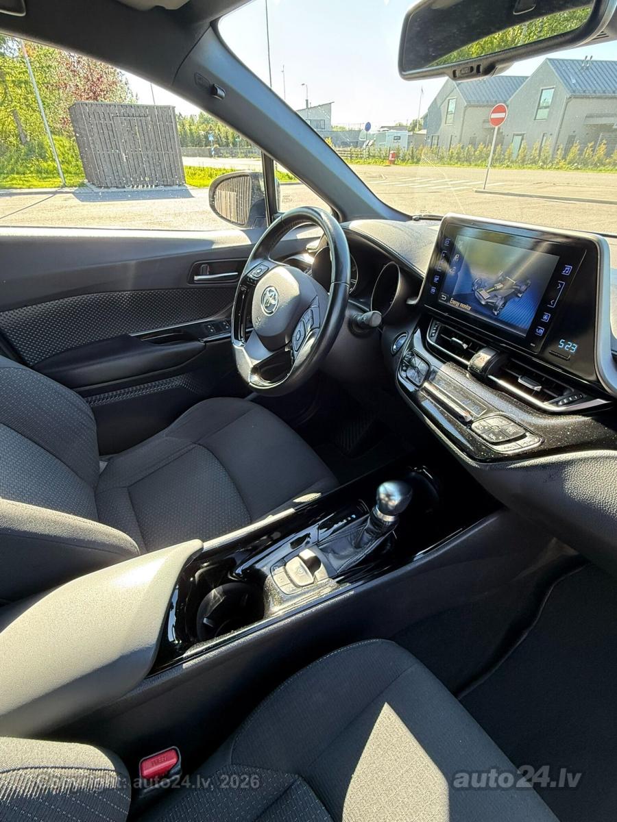 Pelēks Toyota C-HR 2018 Tallina, ar dzinēja tilpumu 1.80 L un nobraukumu 133 tūkst. km par 16590 €, foto 19 vietnē AUTOMOTO.COM.LV