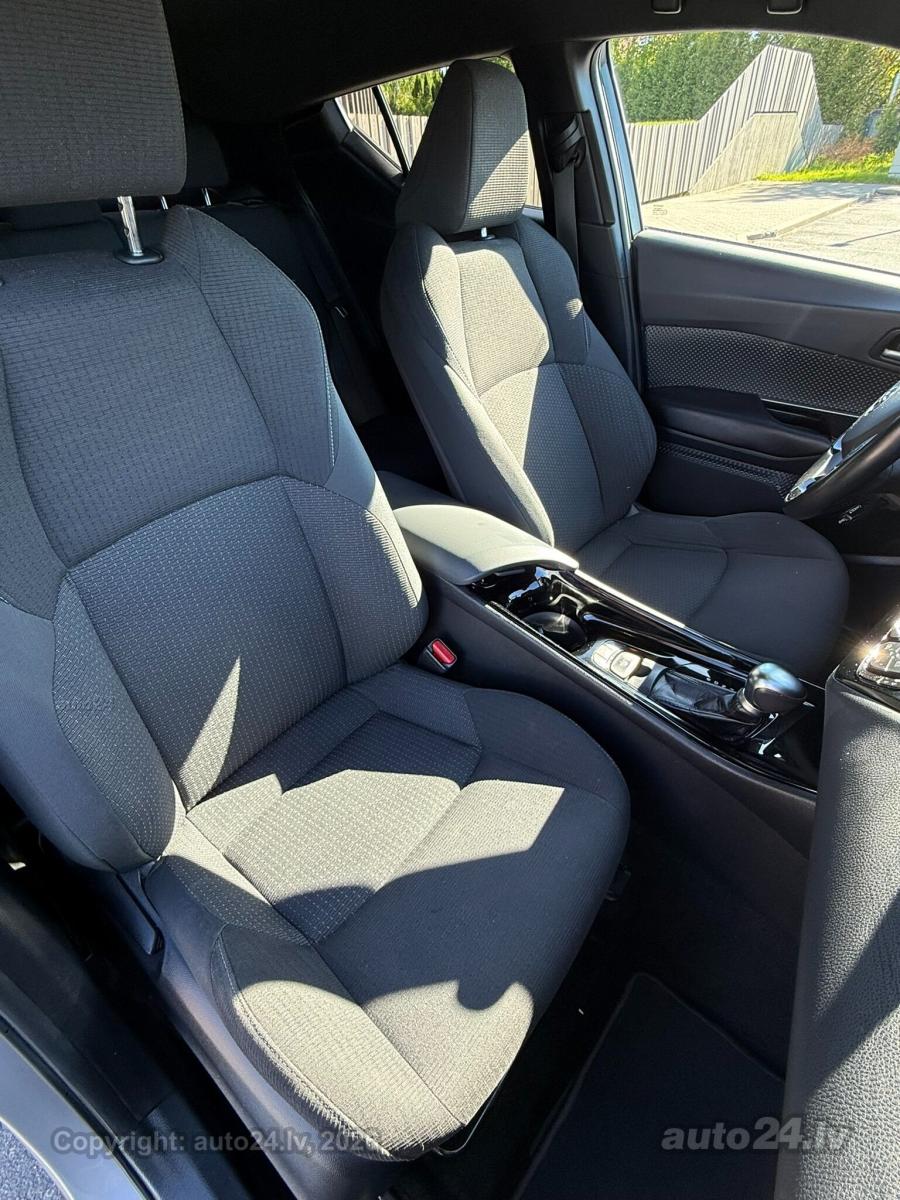 Pelēks Toyota C-HR 2018 Tallina, ar dzinēja tilpumu 1.80 L un nobraukumu 133 tūkst. km par 16590 €, foto 20 vietnē AUTOMOTO.COM.LV