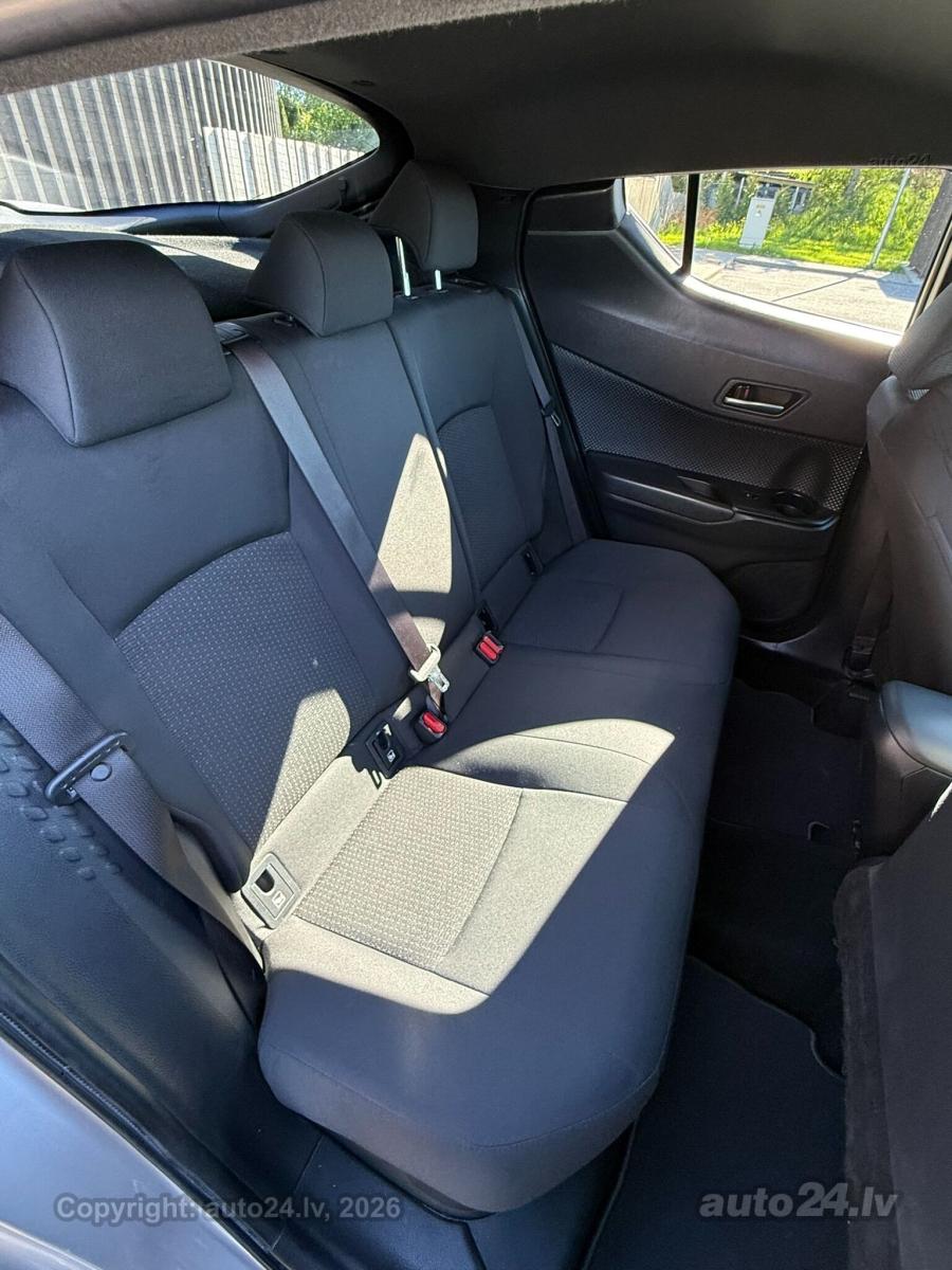 Pelēks Toyota C-HR 2018 Tallina, ar dzinēja tilpumu 1.80 L un nobraukumu 133 tūkst. km par 16590 €, foto 21 vietnē AUTOMOTO.COM.LV
