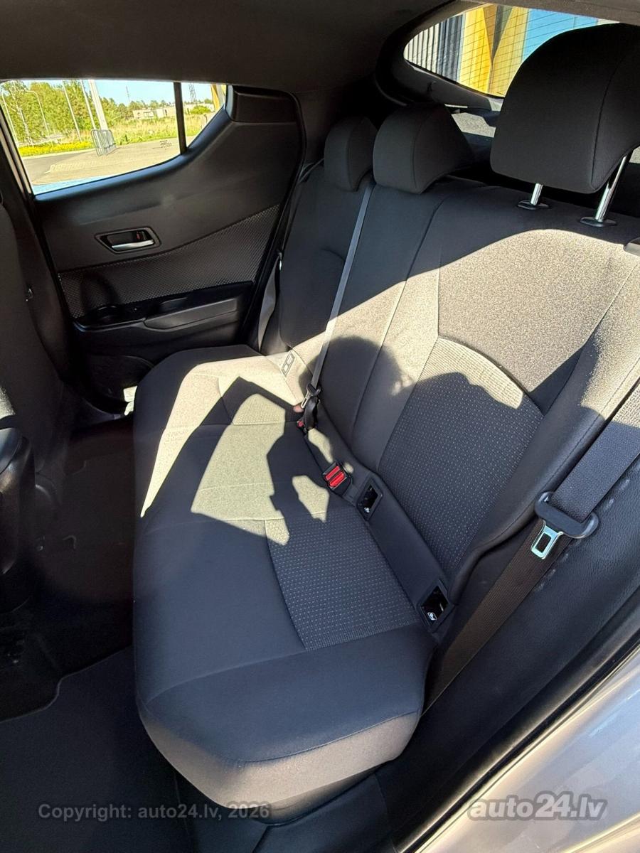 Pelēks Toyota C-HR 2018 Tallina, ar dzinēja tilpumu 1.80 L un nobraukumu 133 tūkst. km par 16590 €, foto 22 vietnē AUTOMOTO.COM.LV
