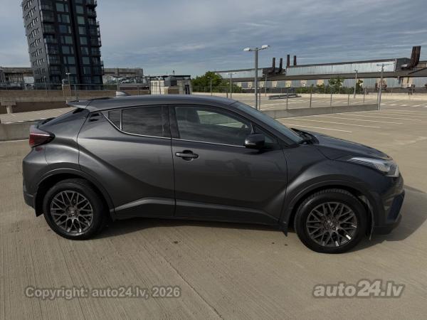 Grey Toyota C-HR 2018 in Tallinn, with an engine capacity of 1.20 L and mileage of 135 thousand km for 13899 €, photo 2 on AUTOMOTO.COM.LV