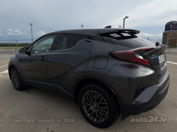 Grey Toyota C-HR 2018 in Tallinn, with an engine capacity of 1.20 L and mileage of 135 thousand km for 13899 €, photo 5 on AUTOMOTO.COM.LV