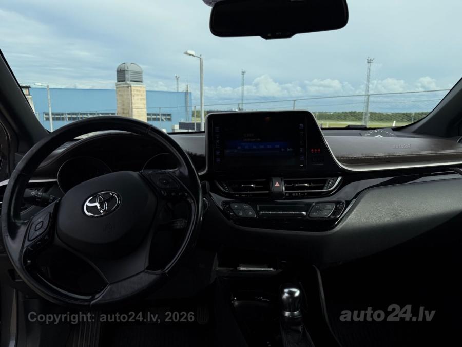 Серый Тойота C-HR 2018 в Таллин, объемом двигателя 1.20 л и пробегом 135 тыс. км за 13899 €, фото 8 на AUTOMOTO.COM.LV