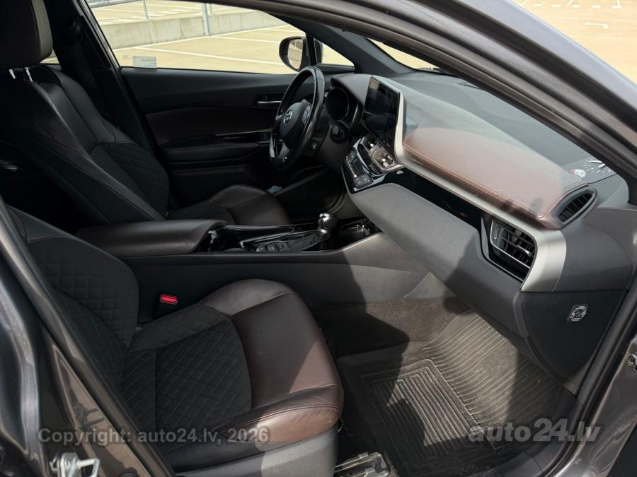 Серый Тойота C-HR 2018 в Таллин, объемом двигателя 1.20 л и пробегом 135 тыс. км за 13899 €, фото 10 на AUTOMOTO.COM.LV