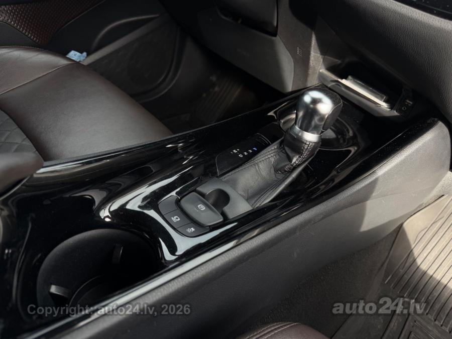 Серый Тойота C-HR 2018 в Таллин, объемом двигателя 1.20 л и пробегом 135 тыс. км за 13899 €, фото 11 на AUTOMOTO.COM.LV