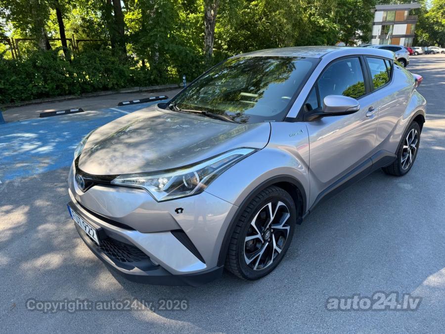 Серый Тойота C-HR 2018 в Таллин, объемом двигателя 1.80 л и пробегом 105 тыс. км за 13500 €, фото 4 на AUTOMOTO.COM.LV