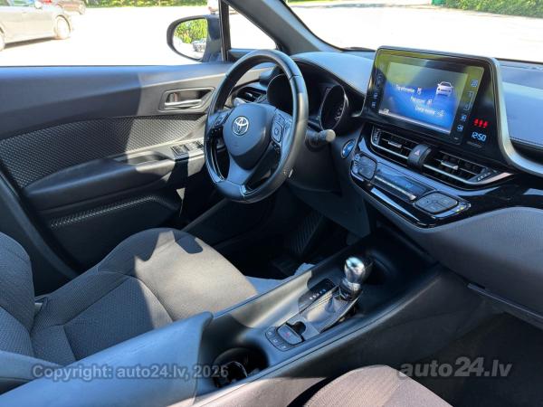 Серый Тойота C-HR 2018 в Таллин, объемом двигателя 1.80 л и пробегом 105 тыс. км за 13500 €, фото 6 на AUTOMOTO.COM.LV