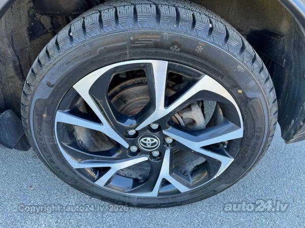 Серый Тойота C-HR 2018 в Таллин, объемом двигателя 1.80 л и пробегом 105 тыс. км за 13500 €, фото 10 на AUTOMOTO.COM.LV