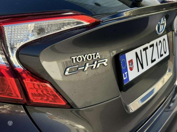 Серый Тойота C-HR 2018 в Клайпеда, объемом двигателя 1.80 л и пробегом 140 тыс. км за 17300 €, фото 9 на AUTOMOTO.COM.LV