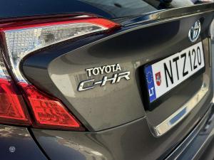 Grey Toyota C-HR 2018 in Klaipeda, with an engine capacity of 1.80 L and mileage of 140 thousand km for 17300 €, photo 10 on AUTOMOTO.COM.LV