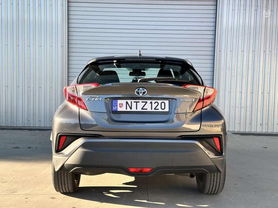 Grey Toyota C-HR 2018 in Klaipeda, with an engine capacity of 1.80 L and mileage of 140 thousand km for 17300 €, photo 13 on AUTOMOTO.COM.LV