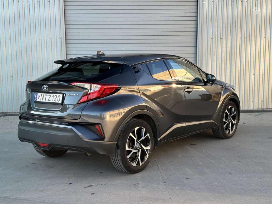 Grey Toyota C-HR 2018 in Klaipeda, with an engine capacity of 1.80 L and mileage of 140 thousand km for 17300 €, photo 14 on AUTOMOTO.COM.LV