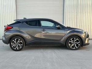 Grey Toyota C-HR 2018 in Klaipeda, with an engine capacity of 1.80 L and mileage of 140 thousand km for 17300 €, photo 15 on AUTOMOTO.COM.LV