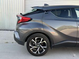 Grey Toyota C-HR 2018 in Klaipeda, with an engine capacity of 1.80 L and mileage of 140 thousand km for 17300 €, photo 16 on AUTOMOTO.COM.LV