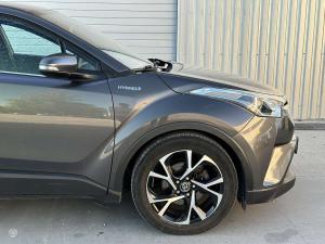 Grey Toyota C-HR 2018 in Klaipeda, with an engine capacity of 1.80 L and mileage of 140 thousand km for 17300 €, photo 17 on AUTOMOTO.COM.LV