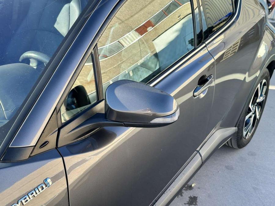 Grey Toyota C-HR 2018 in Klaipeda, with an engine capacity of 1.80 L and mileage of 140 thousand km for 17300 €, photo 21 on AUTOMOTO.COM.LV