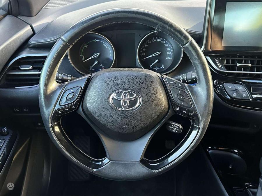Grey Toyota C-HR 2018 in Klaipeda, with an engine capacity of 1.80 L and mileage of 140 thousand km for 17300 €, photo 28 on AUTOMOTO.COM.LV