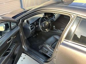 Grey Toyota C-HR 2018 in Klaipeda, with an engine capacity of 1.80 L and mileage of 140 thousand km for 17300 €, photo 29 on AUTOMOTO.COM.LV