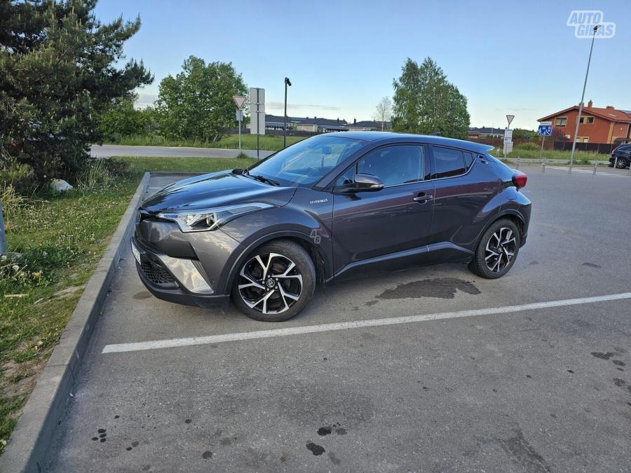 Серый Тойота C-HR 2018 в Клайпеда, объемом двигателя 1.80 л и пробегом 140 тыс. км за 15999 €, фото 5 на AUTOMOTO.COM.LV