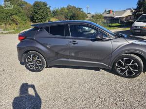 Серый Тойота C-HR 2018 в Клайпеда, объемом двигателя 1.80 л и пробегом 140 тыс. км за 15999 €, фото 6 на AUTOMOTO.COM.LV