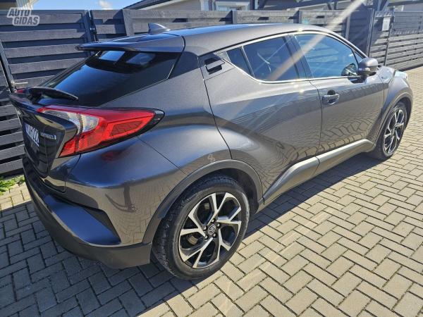 Серый Тойота C-HR 2018 в Клайпеда, объемом двигателя 1.80 л и пробегом 140 тыс. км за 15999 €, фото 11 на AUTOMOTO.COM.LV