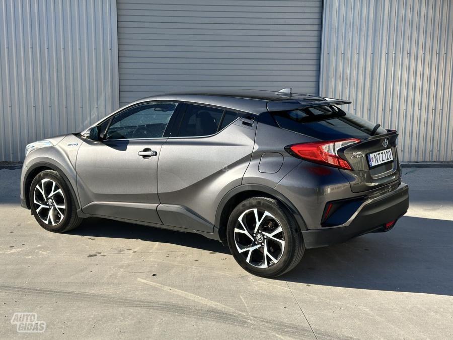 Серый Тойота C-HR 2018 в Клайпеда, объемом двигателя 1.80 л и пробегом 140 тыс. км за 15999 €, фото 14 на AUTOMOTO.COM.LV