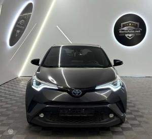 Grey Toyota C-HR 2018 in Marijampole, with an engine capacity of 1.80 L and mileage of 352 thousand km for 11950 €, photo 7 on AUTOMOTO.COM.LV
