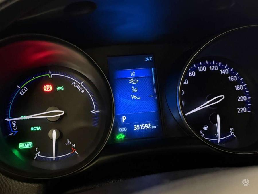 Grey Toyota C-HR 2018 in Marijampole, with an engine capacity of 1.80 L and mileage of 352 thousand km for 11950 €, photo 15 on AUTOMOTO.COM.LV
