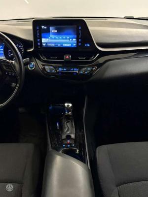 Grey Toyota C-HR 2018 in Marijampole, with an engine capacity of 1.80 L and mileage of 352 thousand km for 11950 €, photo 19 on AUTOMOTO.COM.LV