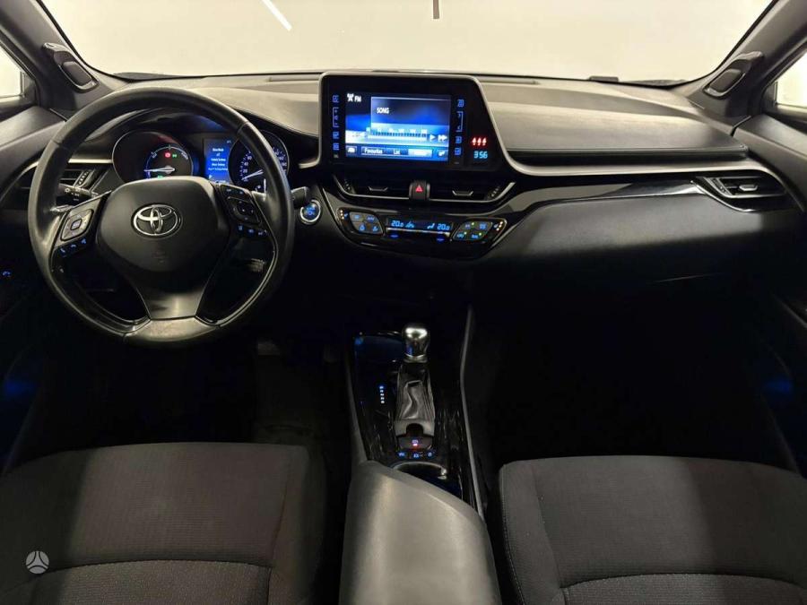 Grey Toyota C-HR 2018 in Marijampole, with an engine capacity of 1.80 L and mileage of 352 thousand km for 11950 €, photo 20 on AUTOMOTO.COM.LV