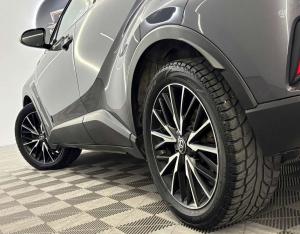 Grey Toyota C-HR 2018 in Marijampole, with an engine capacity of 1.80 L and mileage of 352 thousand km for 11950 €, photo 23 on AUTOMOTO.COM.LV