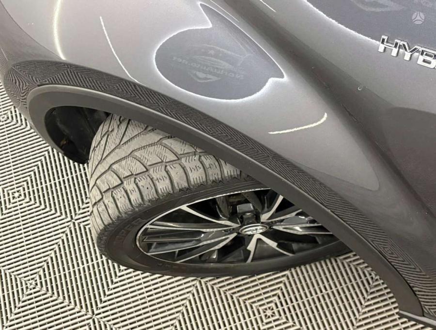 Grey Toyota C-HR 2018 in Marijampole, with an engine capacity of 1.80 L and mileage of 352 thousand km for 11950 €, photo 24 on AUTOMOTO.COM.LV