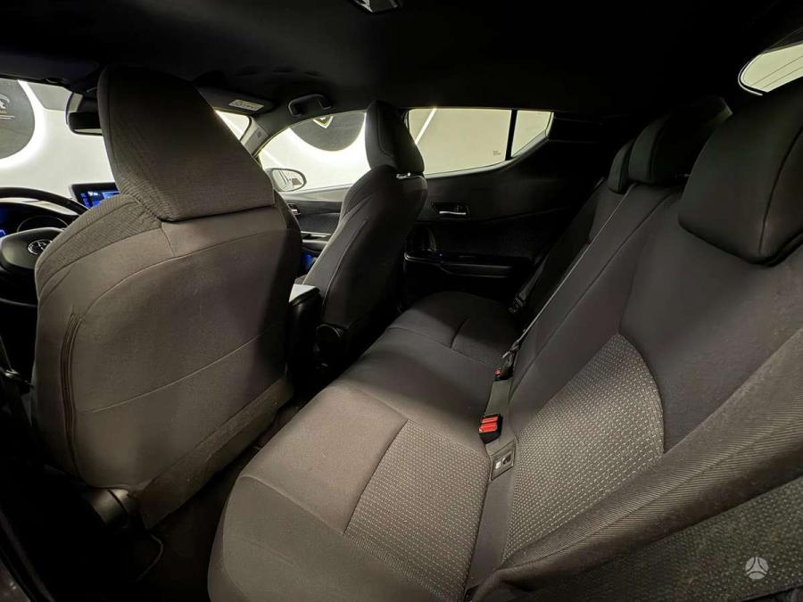 Grey Toyota C-HR 2018 in Marijampole, with an engine capacity of 1.80 L and mileage of 352 thousand km for 11950 €, photo 25 on AUTOMOTO.COM.LV